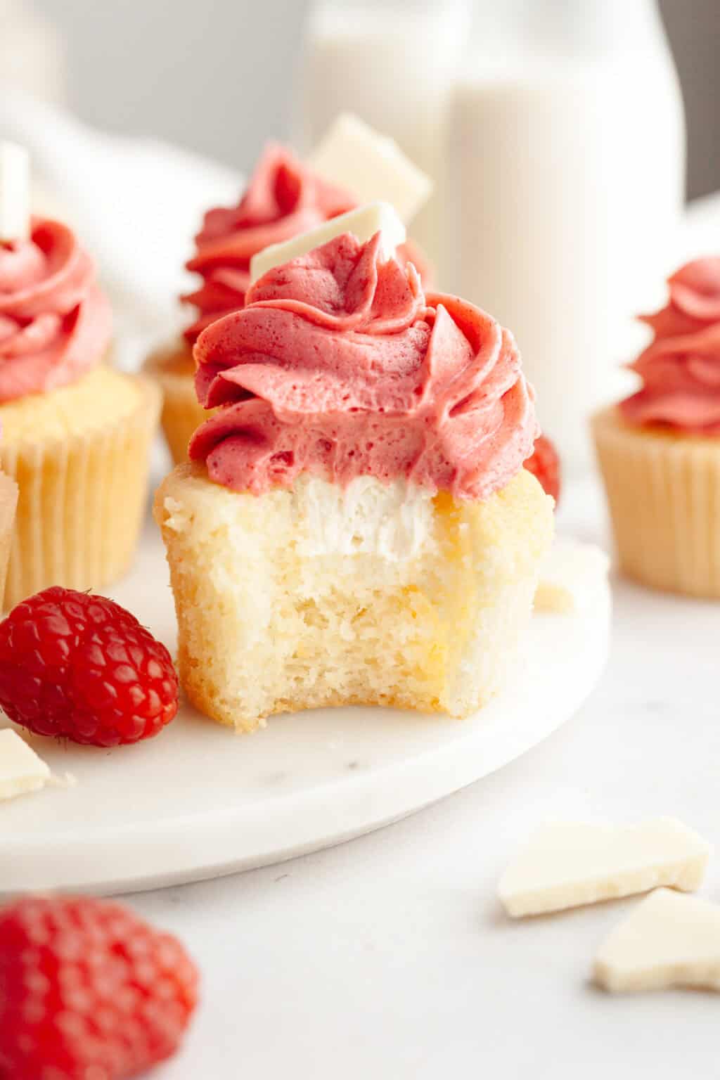 Raspberry and white chocolate cupcakes (with white chocolate ganache ...
